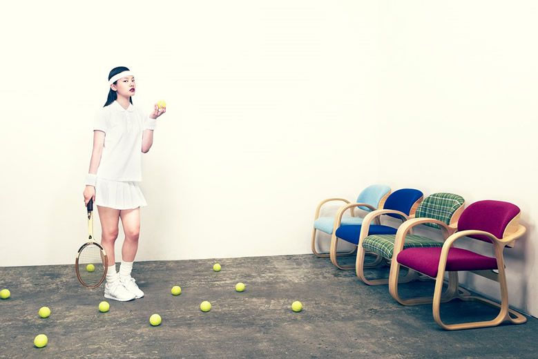 テニスラケットと同じ加工法!? 3Dデザインから生まれた天童木工の”端のない”アームチェア ｜ ガジェット通信 GetNews